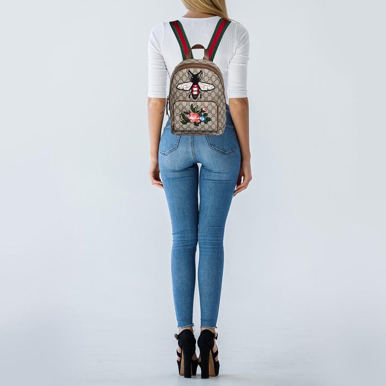 Gucci Beige/Brown Bee Embroidered GG Supreme Canvas Small Day Backpack ...