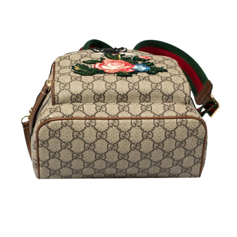 Gucci Beige/Brown Bee Embroidered GG Supreme Canvas Small Day Backpack ...