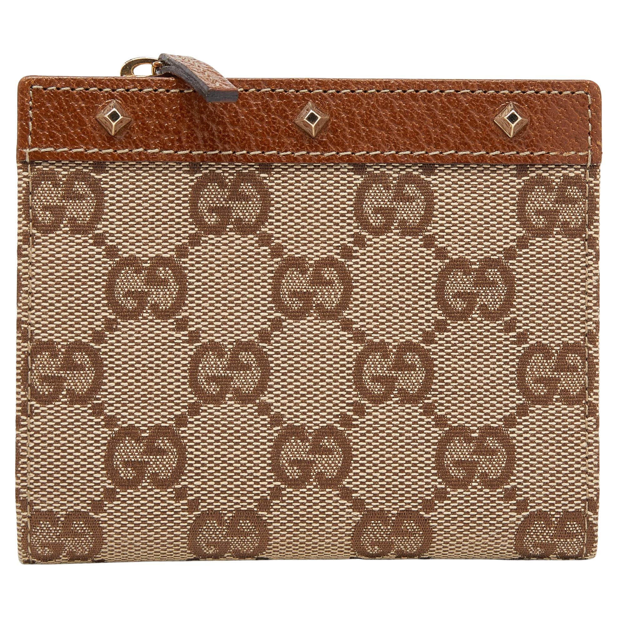 Gucci Interlocking GG Beige Leather Women's Crossbody Chain Wallet at ...