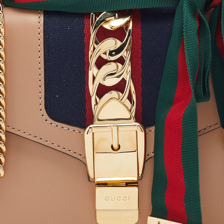 Gucci Beige Leather Sylvie Mini Web Chain Shoulder Bag For Sale at 1stDibs