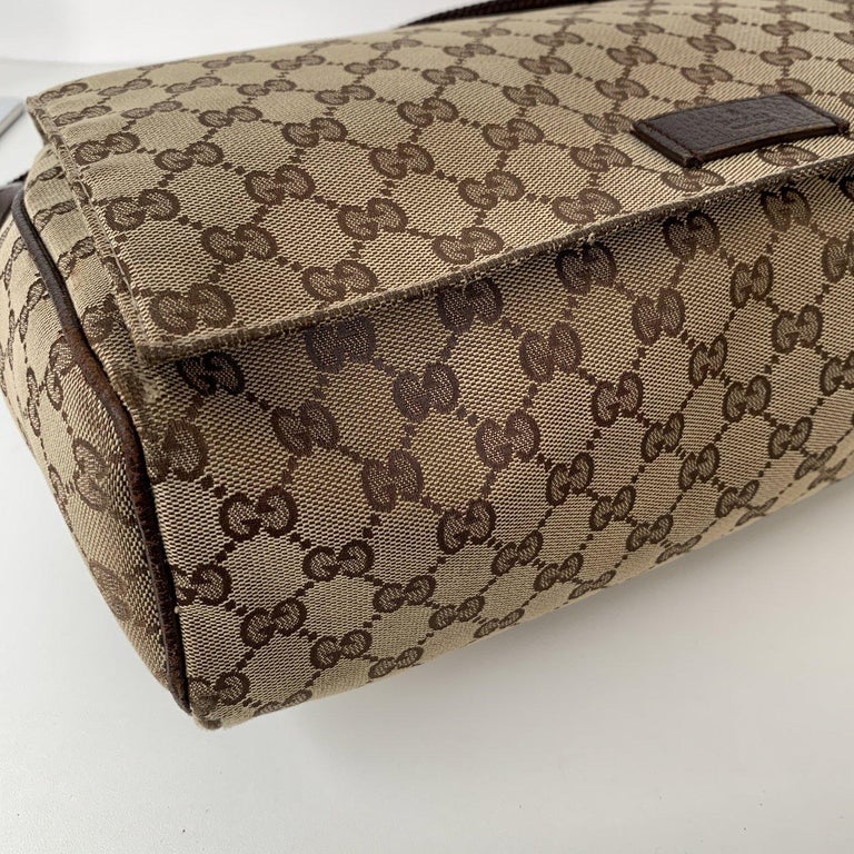 Gucci Beige Monogram Canvas Unisex Messenger Crossbody Bag For Sale at ...