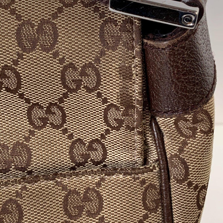 Gucci Beige Monogram Canvas Unisex Messenger Crossbody Bag For Sale at ...