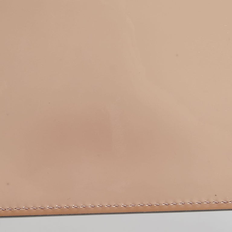 Gucci Beige Patent Leather Bright Bit Clutch For Sale at 1stDibs