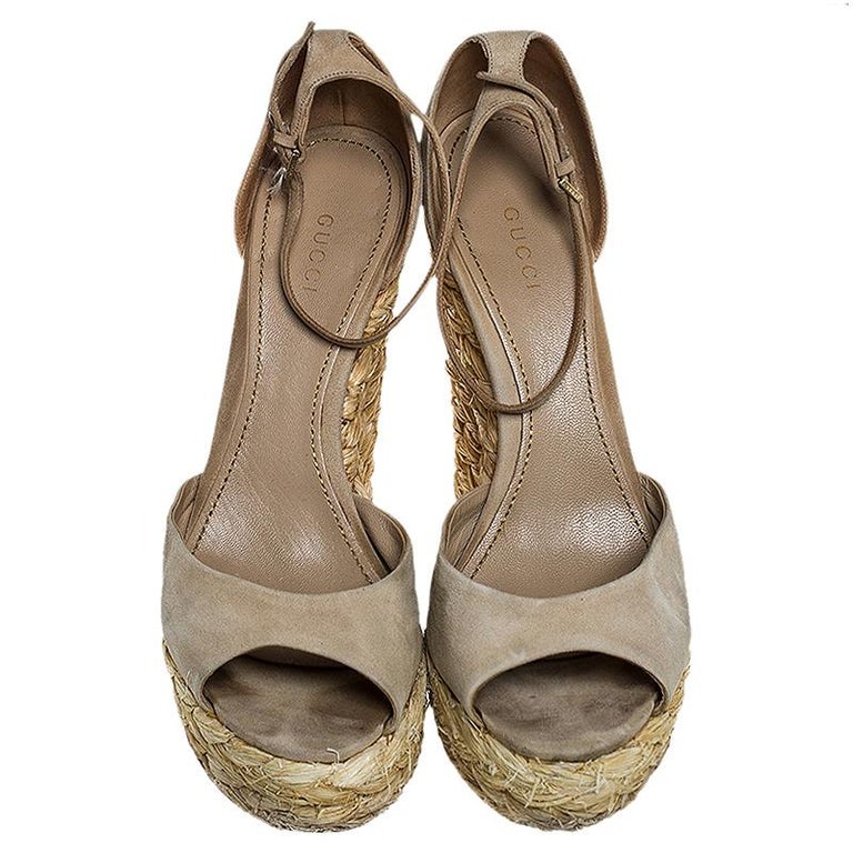 Gucci Beige Suede Raffia Wedge Peep Toe Ankle Strap Sandals Size 39 at ...