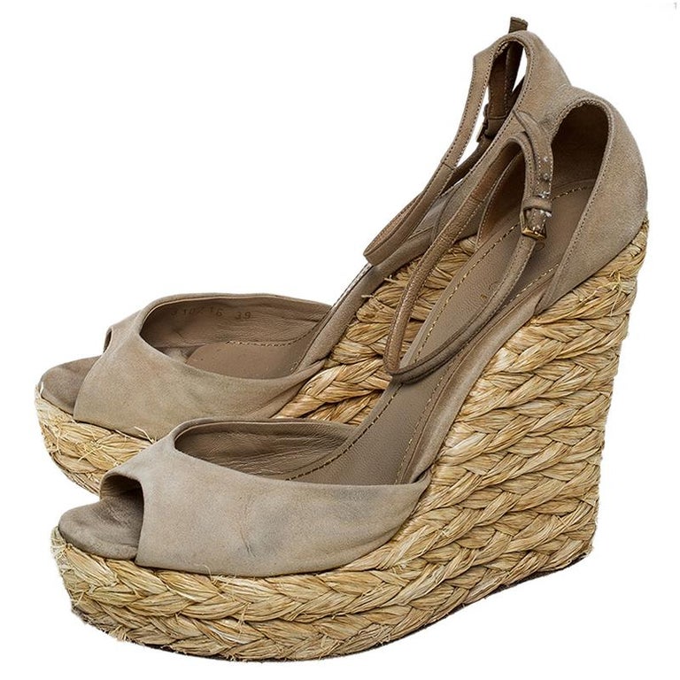 Gucci Beige Suede Raffia Wedge Peep Toe Ankle Strap Sandals Size 39 at ...