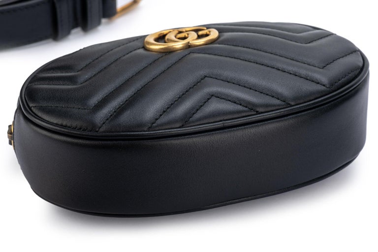 Gucci Black Leather Fanny Pack With Logo For Sale at 1stDibs