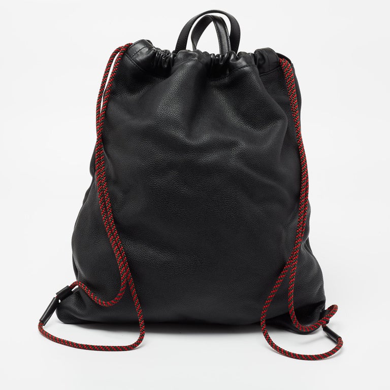 Gucci Black Leather Logo Drawstring Backpack For Sale at 1stDibs