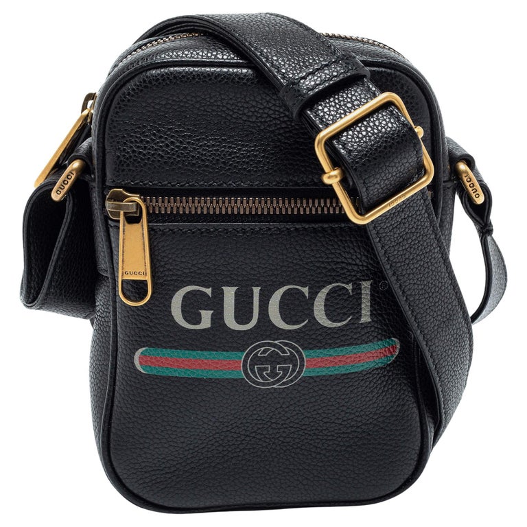 Gucci Black Leather Logo Print Messenger Bag For Sale at 1stDibs