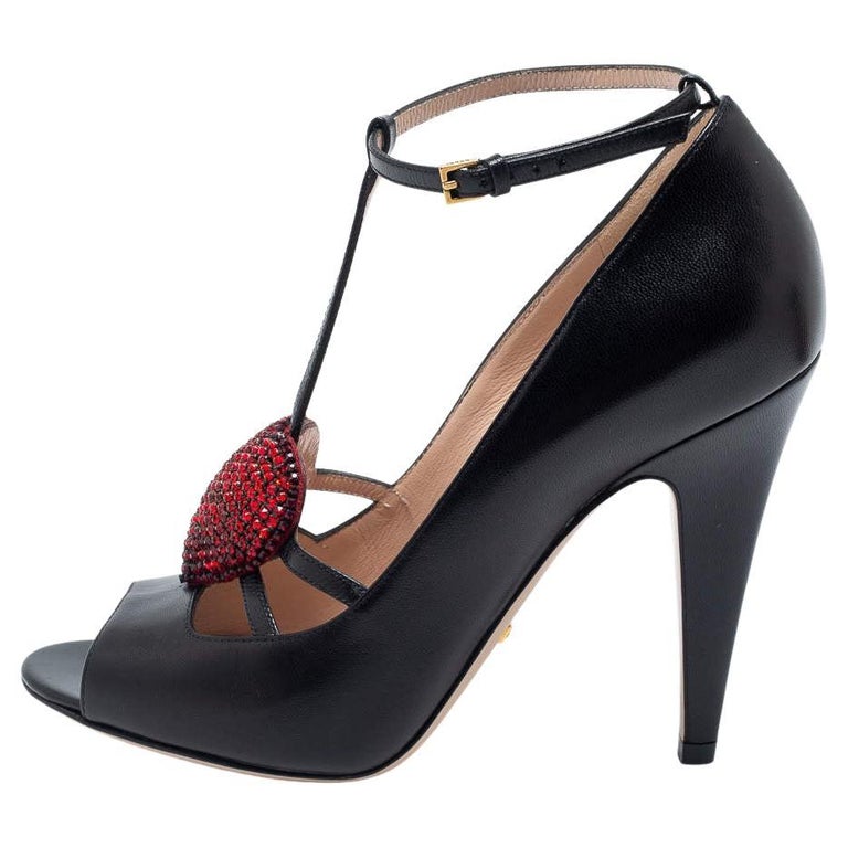 Gucci - Escarpins Molina en cuir noir avec bride en T en forme de cœur ...