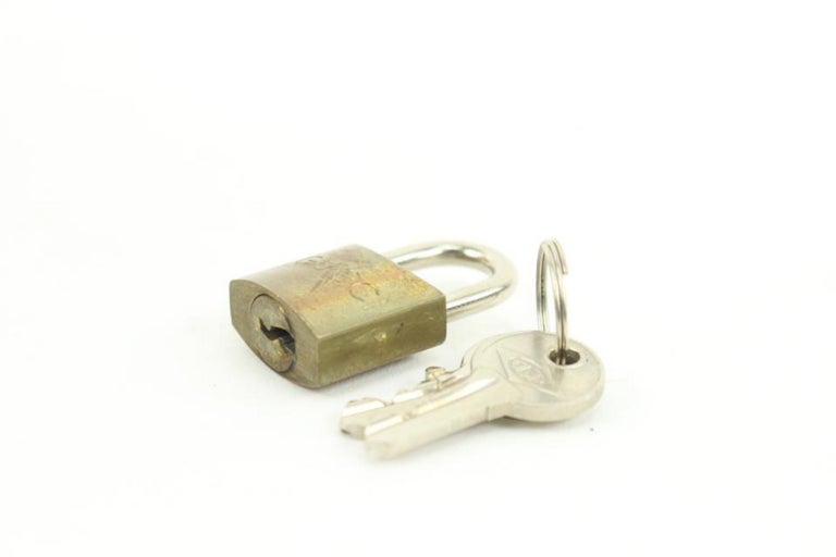 Gucci Brass GG Lock and Key Padlock Bag Charm Cadena 11g222s For Sale ...