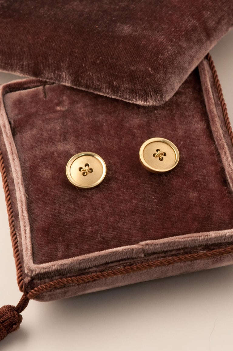 Gucci Button in Gold 18 Carat at 1stDibs