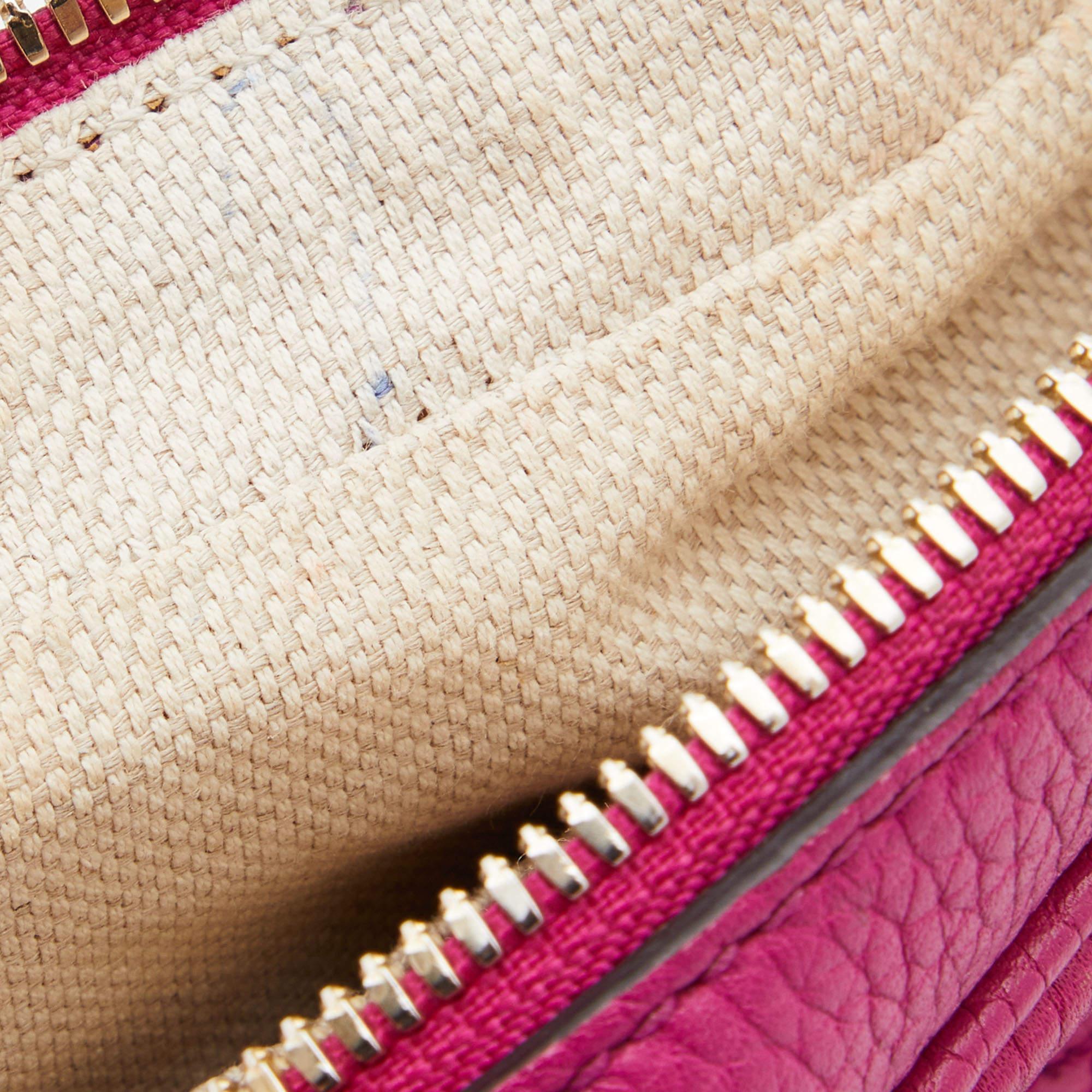 Gucci Fuchsia Leather Small Soho Disco Crossbody Bag For Sale at 1stDibs