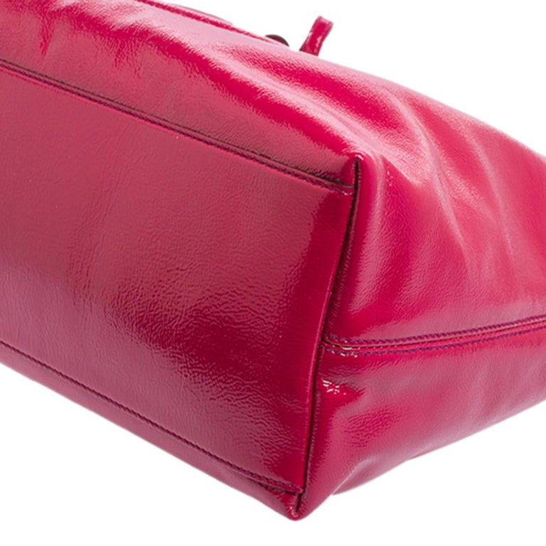 Gucci Fuchsia Patent Leather Medium Soho Chain Tote For Sale at 1stDibs