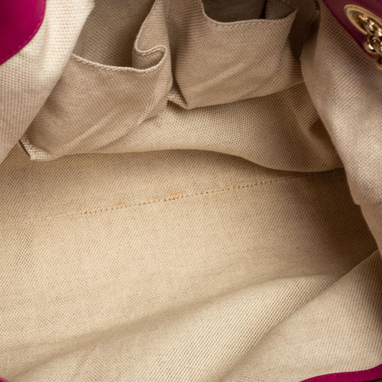 Gucci Fuchsia Patent Leather Medium Soho Chain Tote For Sale at 1stDibs