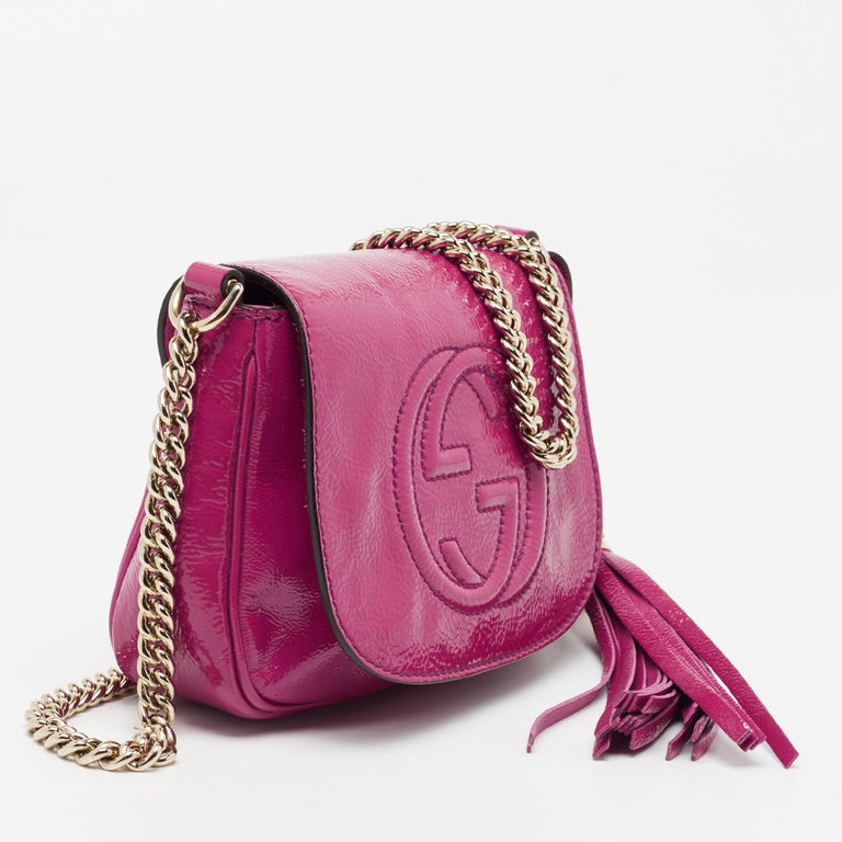 Gucci Fuchsia Patent Leather Soho Flap Chain Crossbody Bag For Sale at ...