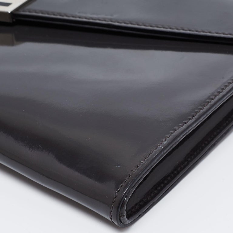 Gucci Grey Patent Leather Sigrid Oversized Clutch at 1stDibs