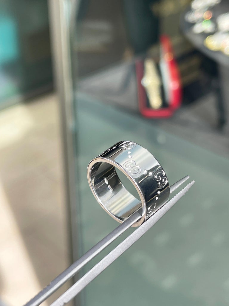 Gucci 'Icon' 18 Carat White Gold Wide Band Ring For Sale at 1stDibs