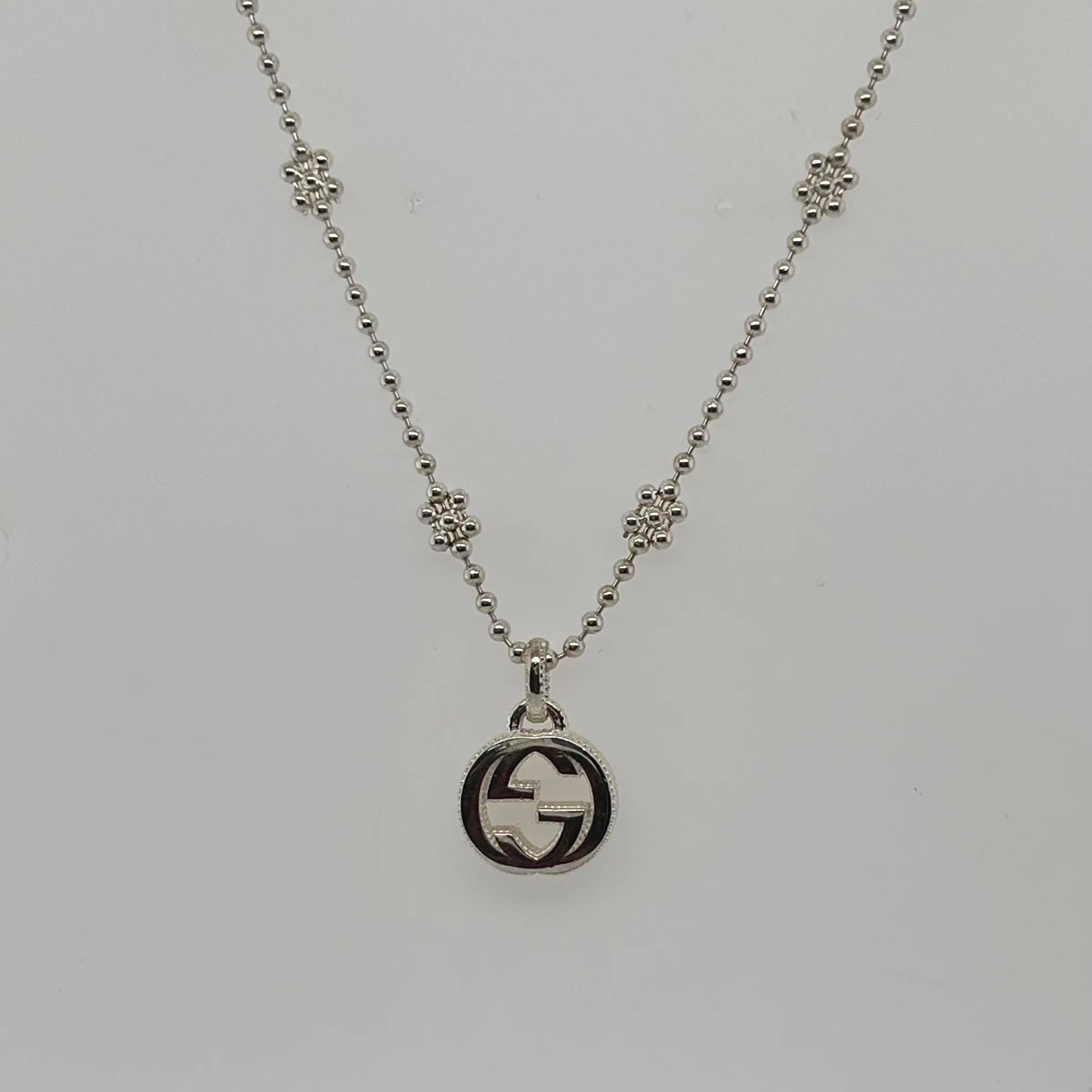 Gucci Interlocking G Anhänger Halskette 925 Sterlingsilber 16,5 Zoll im Angebot bei 1stDibs