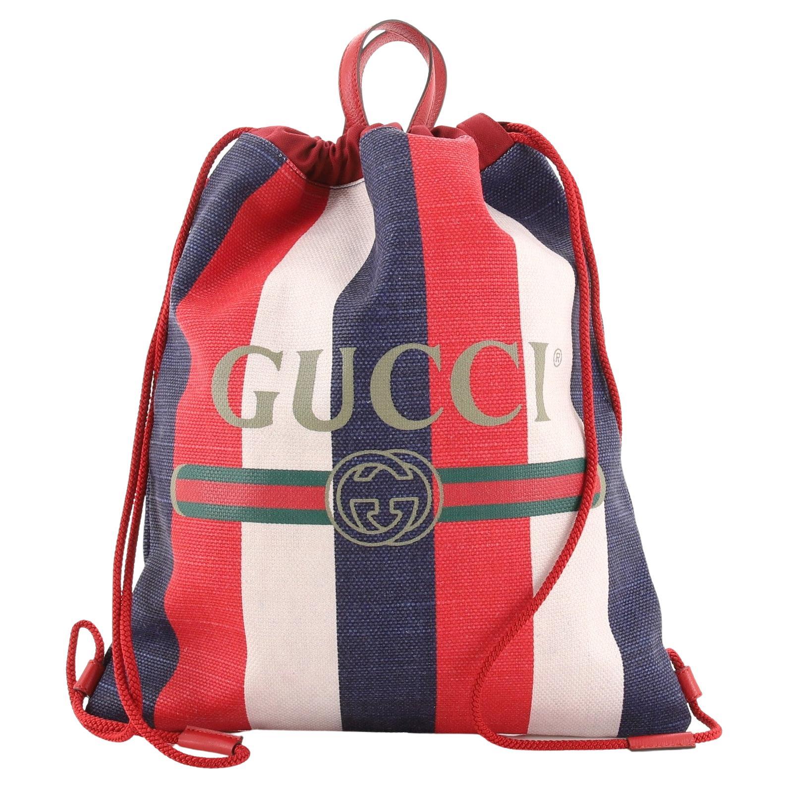 Gucci Beige/Brown Bee Embroidered GG Supreme Canvas Small Day Backpack ...