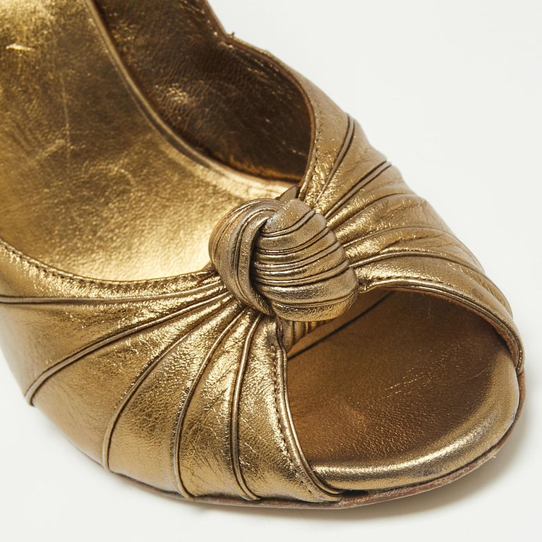 Gucci Metallic Bronze Leather Knot Peep Toe Pumps Size 39 For Sale at ...