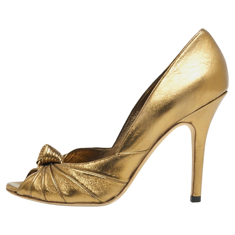 Gucci Metallic Bronze Leather Knot Peep Toe Pumps Size 39 For Sale at ...