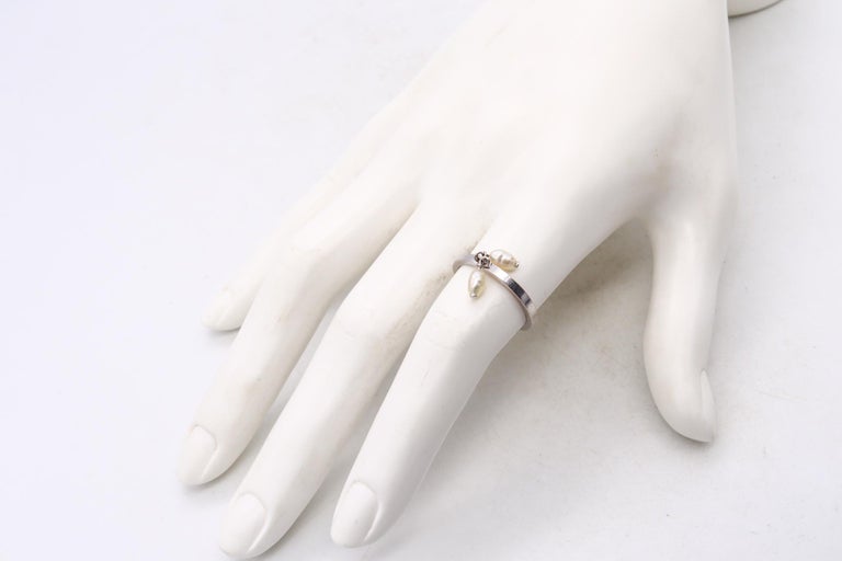 Gucci Milano Vintage Kinetic Ring 18kt White Gold Two Fresh Water White ...