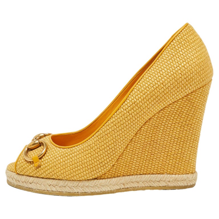 Gucci Mustard Raffia Charlotte Horsebit Peep Toe Wedge Pumps Size 39 ...