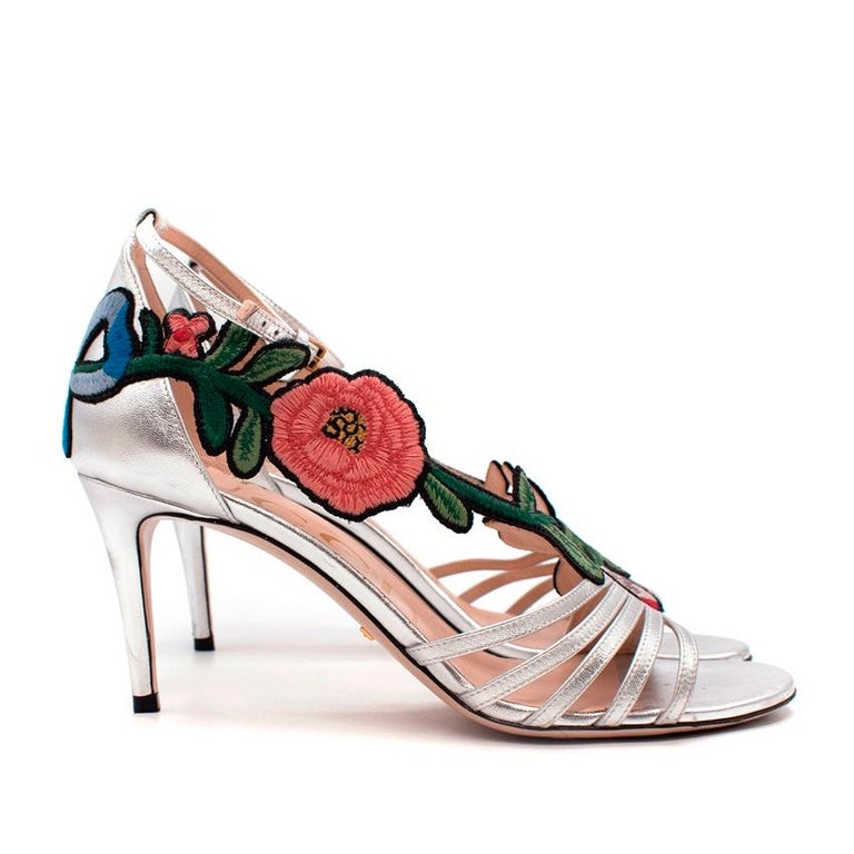 Gucci Ophelia Silver Leather Floral Embroidered Sandals For Sale at 1stDibs