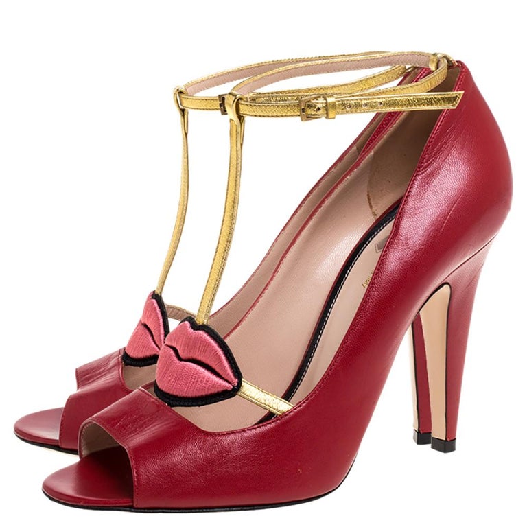 Gucci Red Leather Molina T Strap Sandals Size 38.5 at 1stDibs