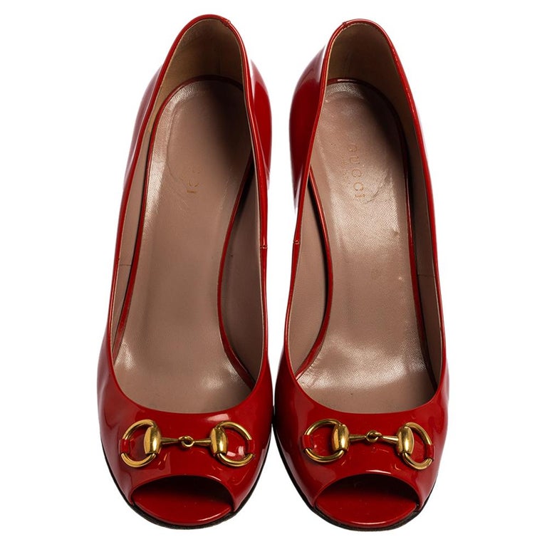 Gucci Red Patent Leather Horsebit Peep-toe Pumps Size 39.5 For Sale at ...