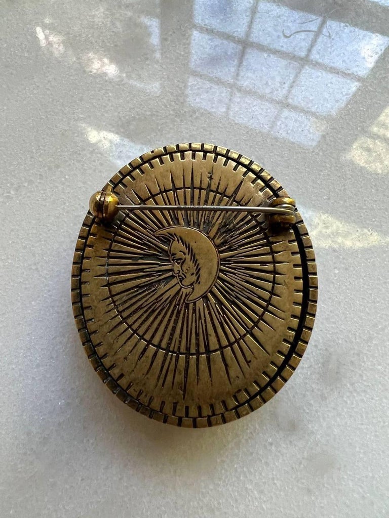 Scarab-Brosche aus Harz und Emaille von Gucci, 2010er-Jahre im Angebot ...