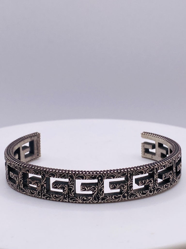 Gucci Sterling Silver G Cube Cuff Bracelet For Sale at 1stDibs