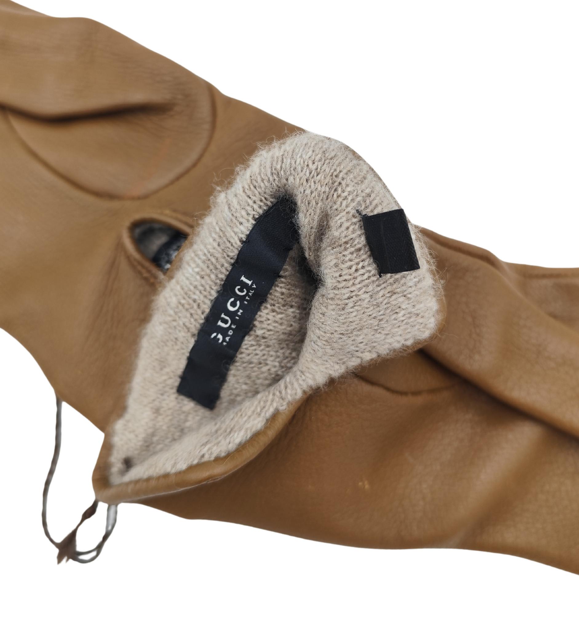 Gucci tan leather golden metal logo buckle gloves For Sale at 1stDibs