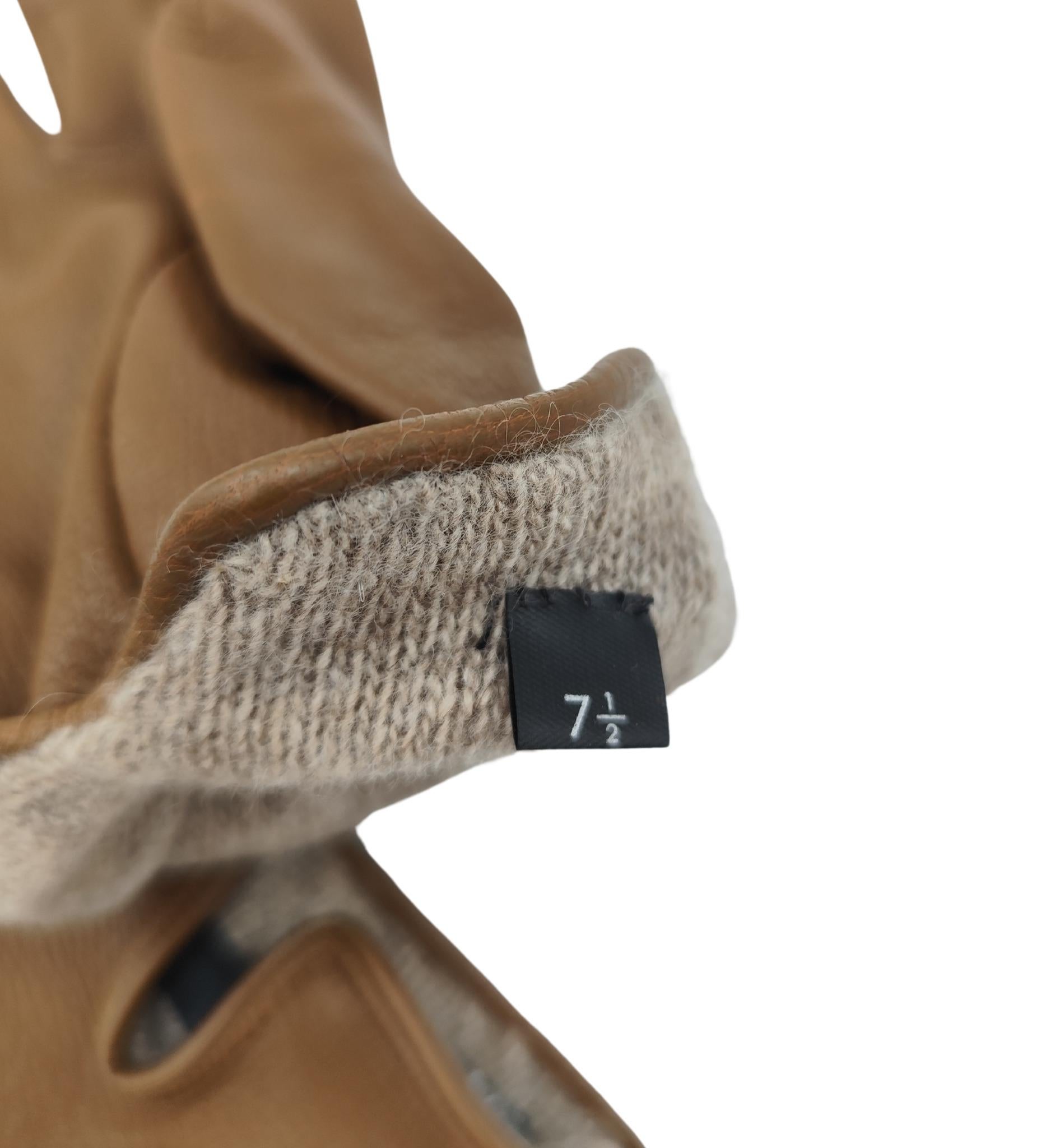 Gucci tan leather golden metal logo buckle gloves For Sale at 1stDibs