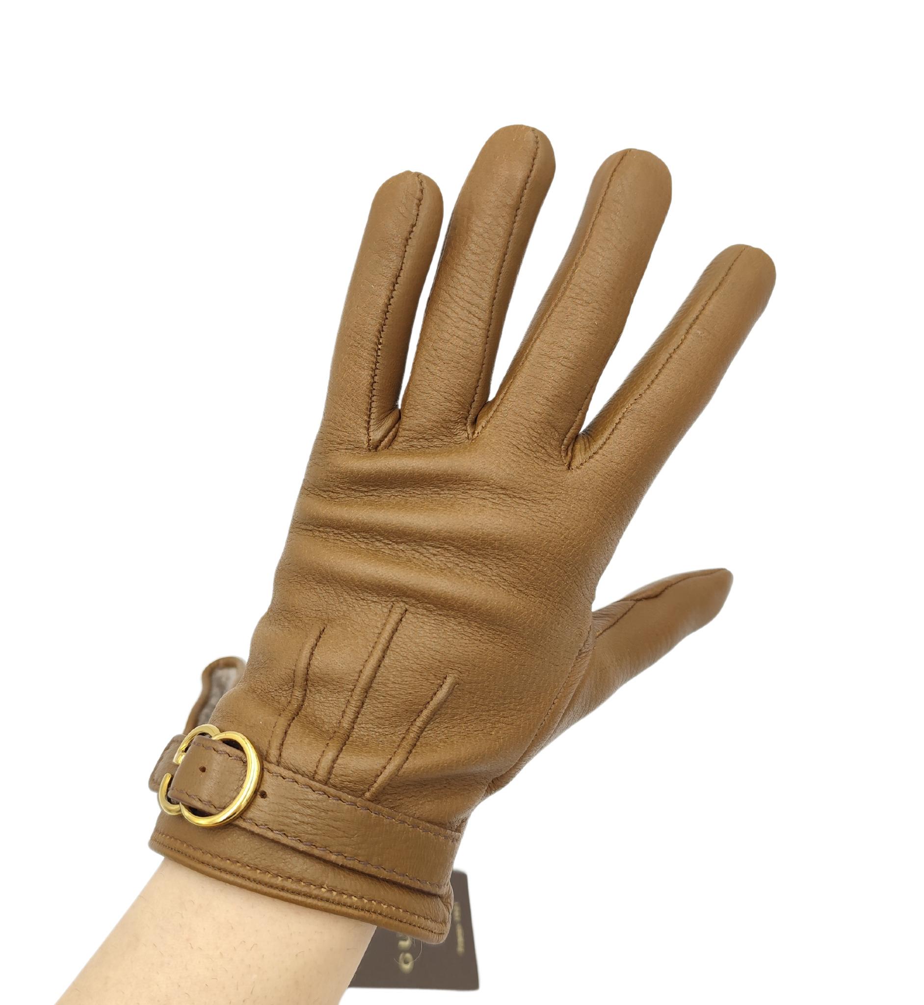 Gucci tan leather golden metal logo buckle gloves For Sale at 1stDibs