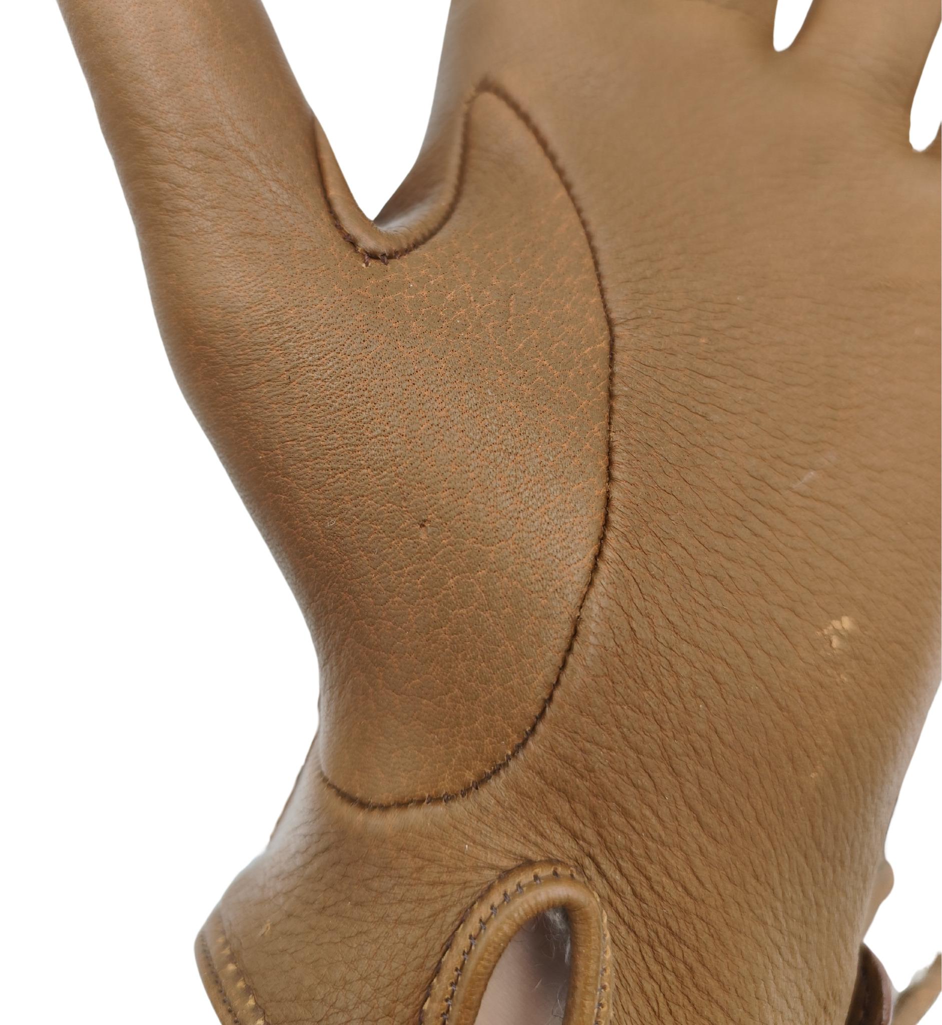 Gucci tan leather golden metal logo buckle gloves For Sale at 1stDibs