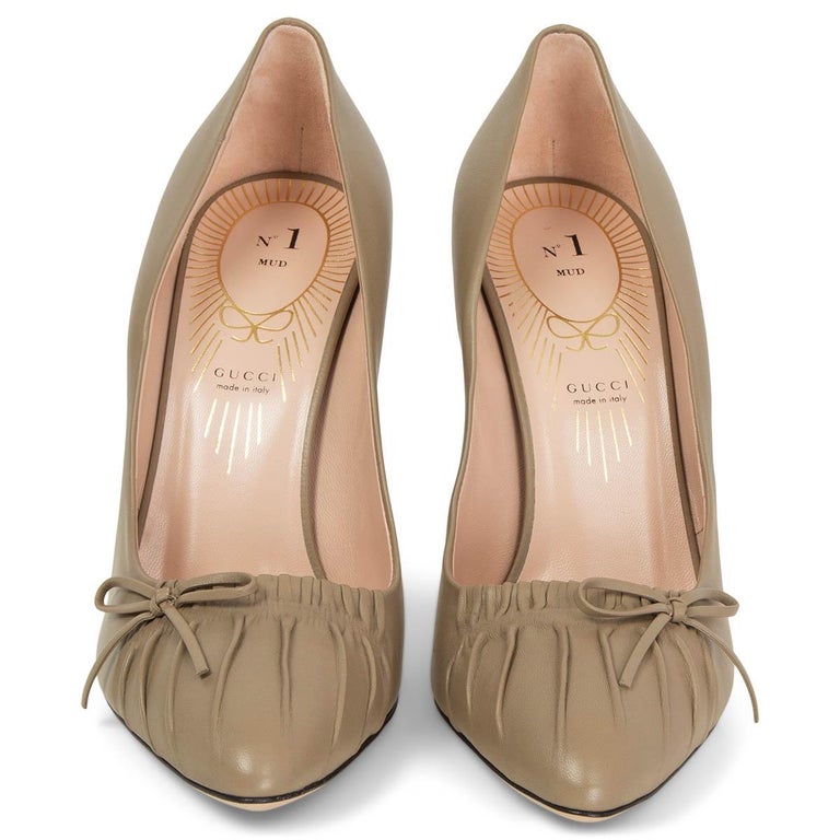 GUCCI taupe leather NO 1 MUD CHARLOTTE BOW Pumps Shoes 39.5 at 1stDibs