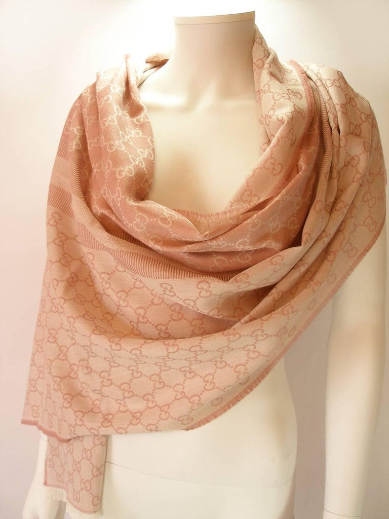 Gucci Guccissima Écharpe GG Powder Pink and Crème Wool and Silk Scarf ...