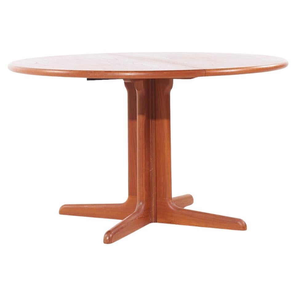 Peter Hvidt Style Mid Century Danish Teak Expanding Dining Table with 2 ...