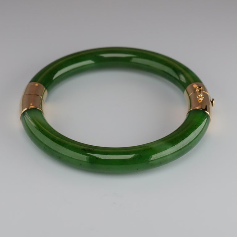Gump's Jade Bangle Green Nephrite at 1stDibs | nephrite jade bangle