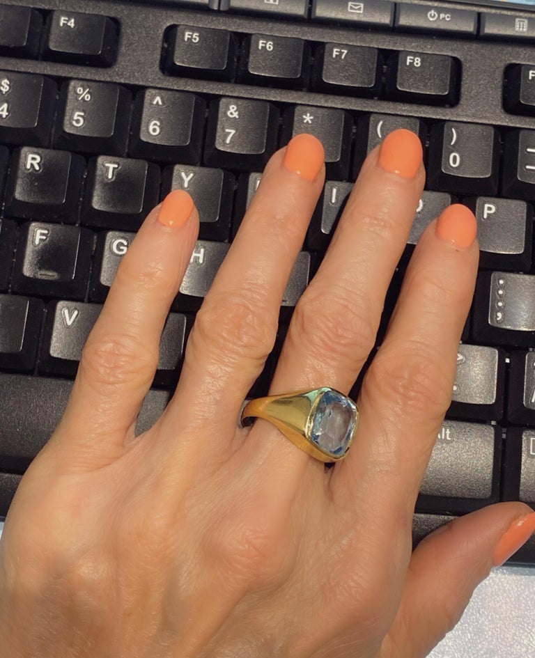 H Stern 5.20 Carat Aquamarine and 18 Karat Yellow Gold Unisex Signet ...