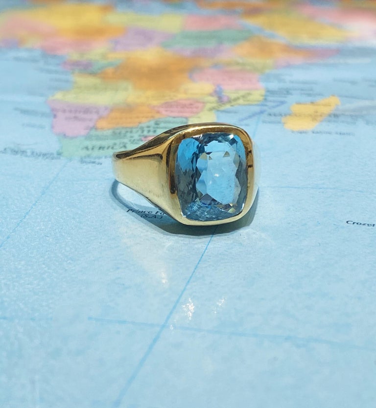 H Stern 5.20 Carat Aquamarine and 18 Karat Yellow Gold Unisex Signet ...