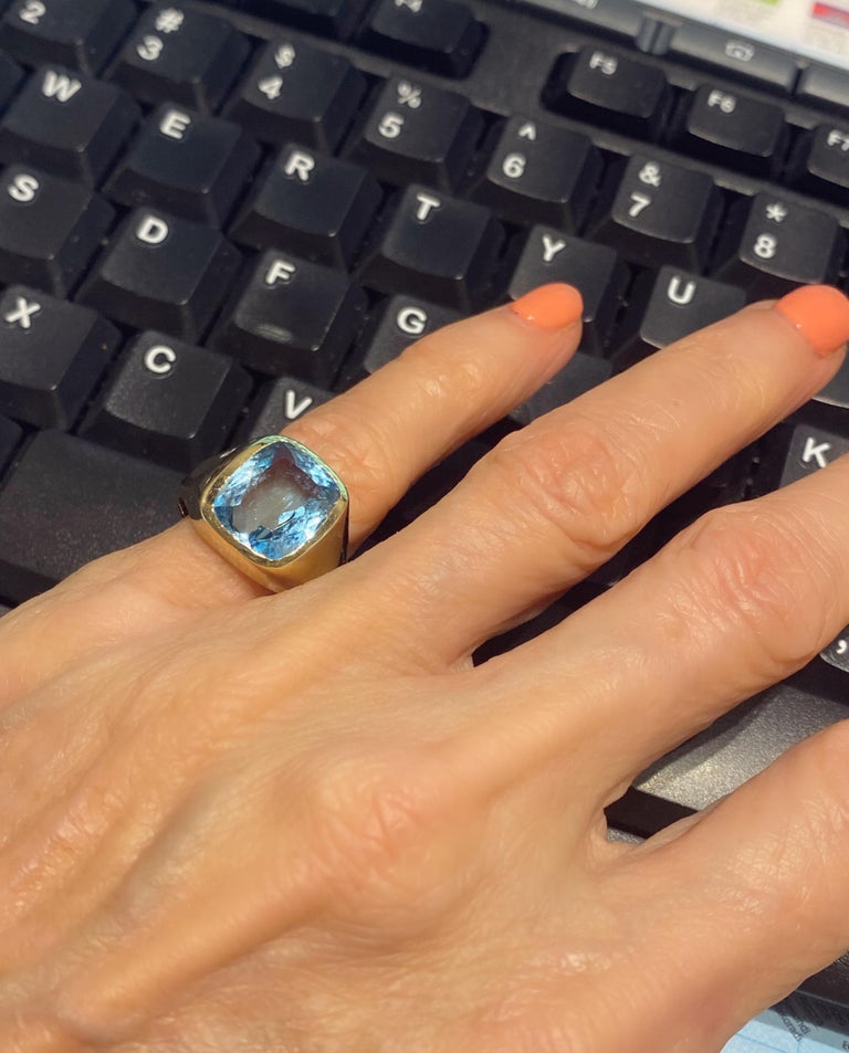 H Stern 5.20 Carat Aquamarine and 18 Karat Yellow Gold Unisex Signet ...