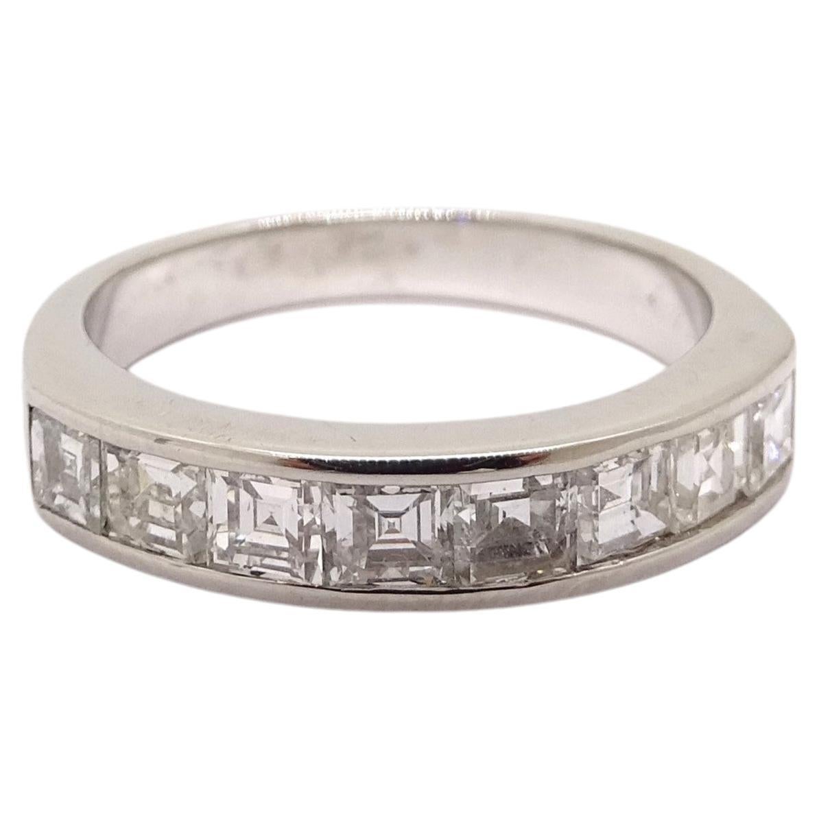 Half Alliance Ring with 8 carré cut diamonds - 1.56 cts For Sale at 1stDibs