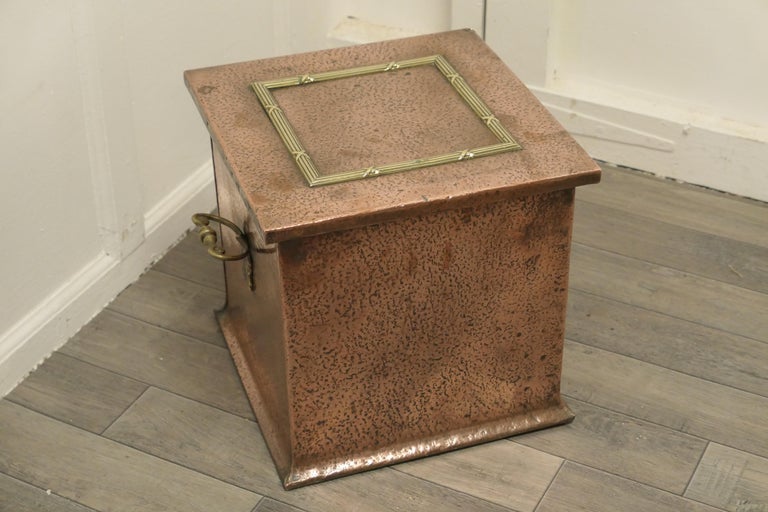 Hand Beaten Arts and Crafts Copper Coal Box For Sale at 1stDibs