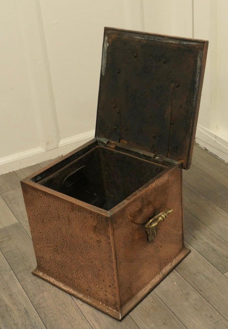 Hand Beaten Arts and Crafts Copper Coal Box For Sale at 1stDibs
