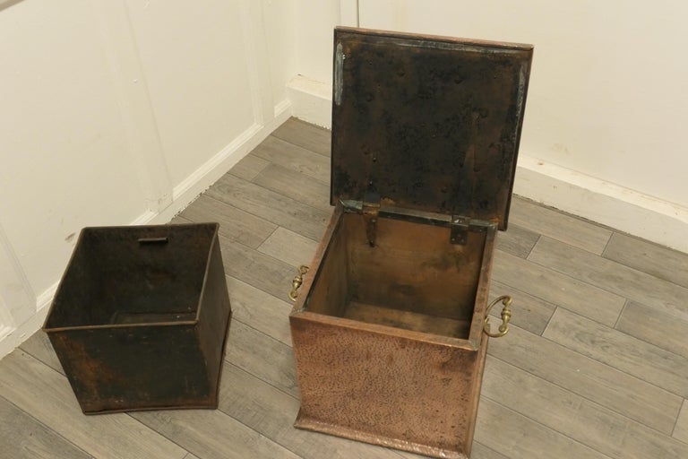 Hand Beaten Arts and Crafts Copper Coal Box For Sale at 1stDibs