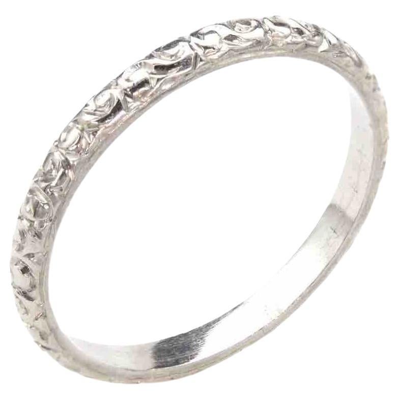 Hand engraved platinum ring For Sale at 1stDibs