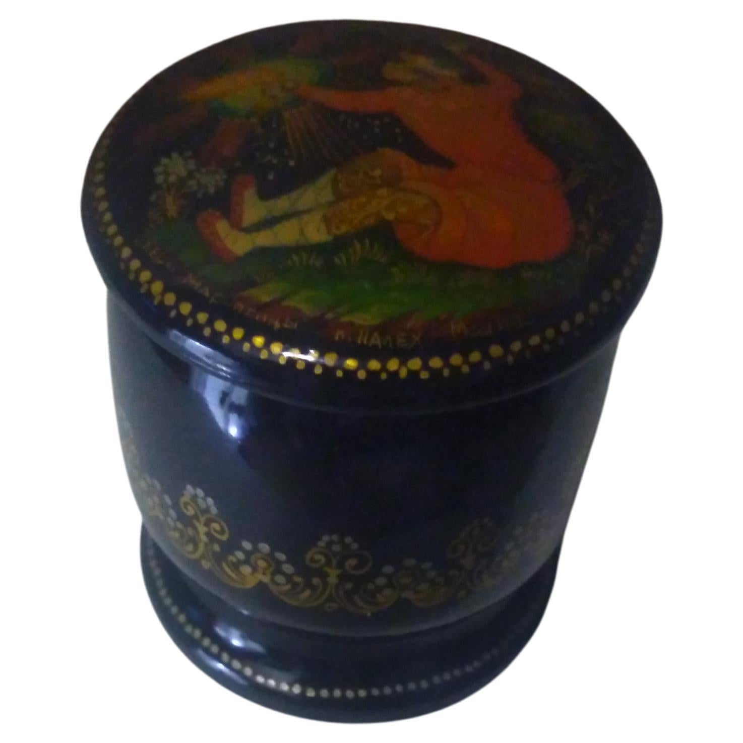 Hand-painted Russian Lacquered Box and pin For Sale at 1stDibs