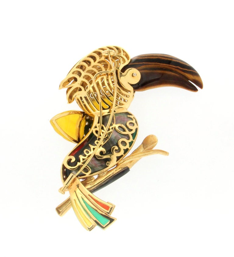 Handcraft Parrot 18 Karat Yellow Gold Diamonds Brooch For Sale at 1stDibs